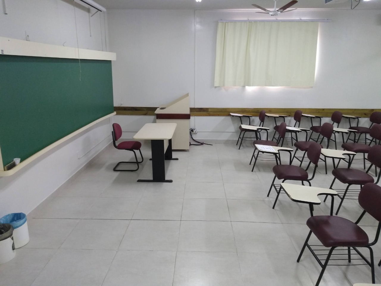 Foto De Sala De Aula Fake - LIBRAIN