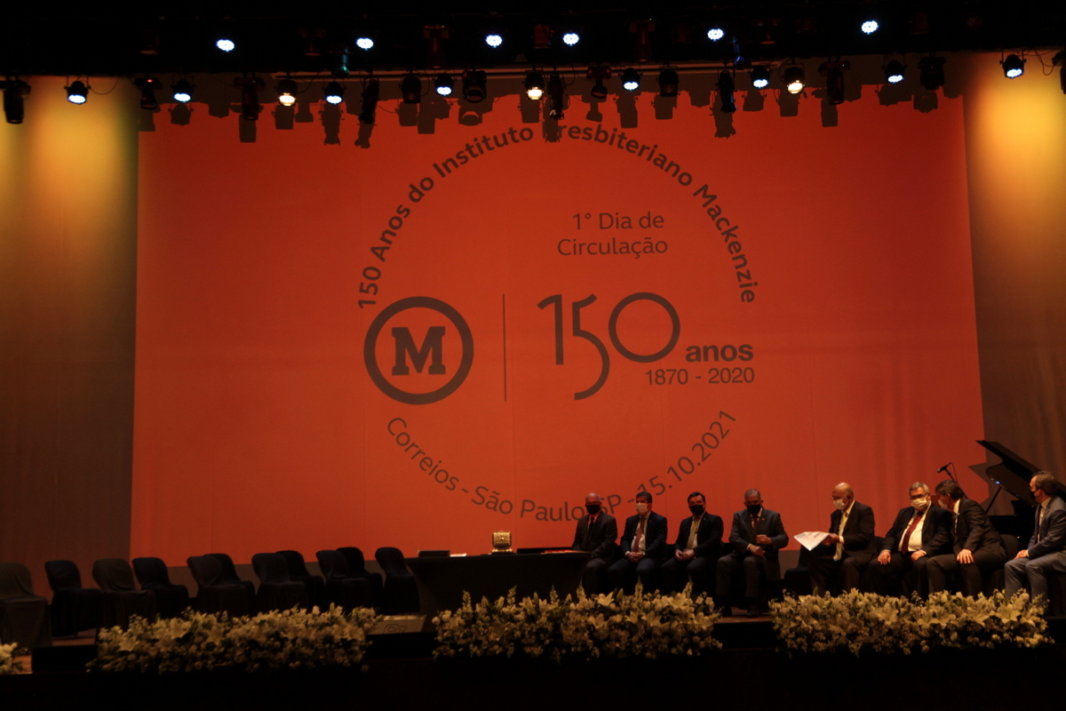 Correios lançam selo e carimbo comemorativo dos 150 anos do Mackenzie ...