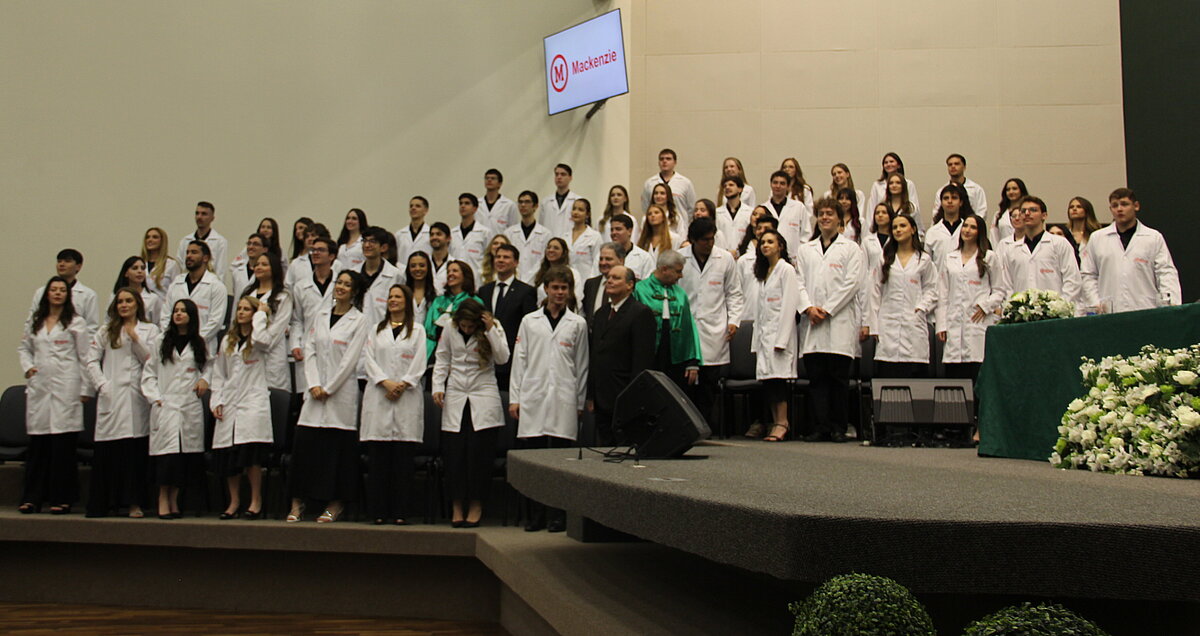 Emoção e compromisso marcam Cerimônia do Jaleco da FEMPAR | Colégio ...