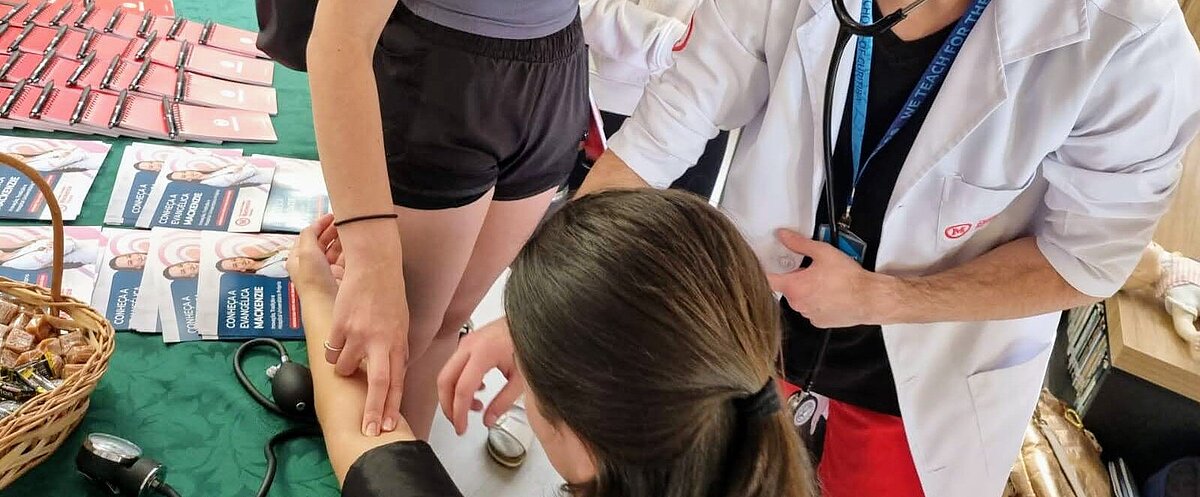 Projetos de primeiros socorros e terapia do riso da FEMPAR atraem ...