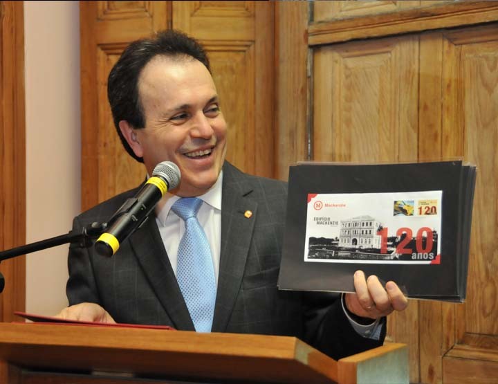 Selo comemorativo: 120 anos do Ed. Mackenzie | Mackenzie